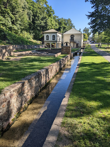 Berkeley Springs State Park Hot Spring: Info, Price, Temperature and ...