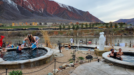 Iron Mountain Hot Springs: Info, Price, Temperature and Features