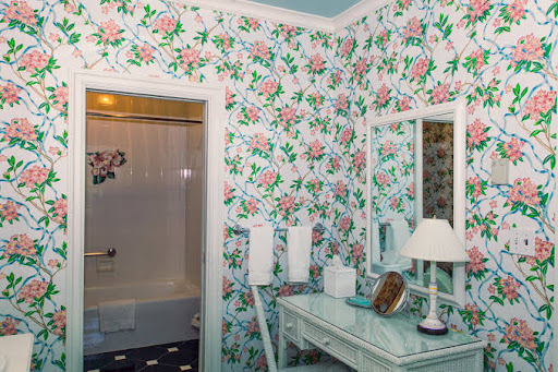 The Greenbrier – White Sulphur Springs Hot Spring: Info, Price ...